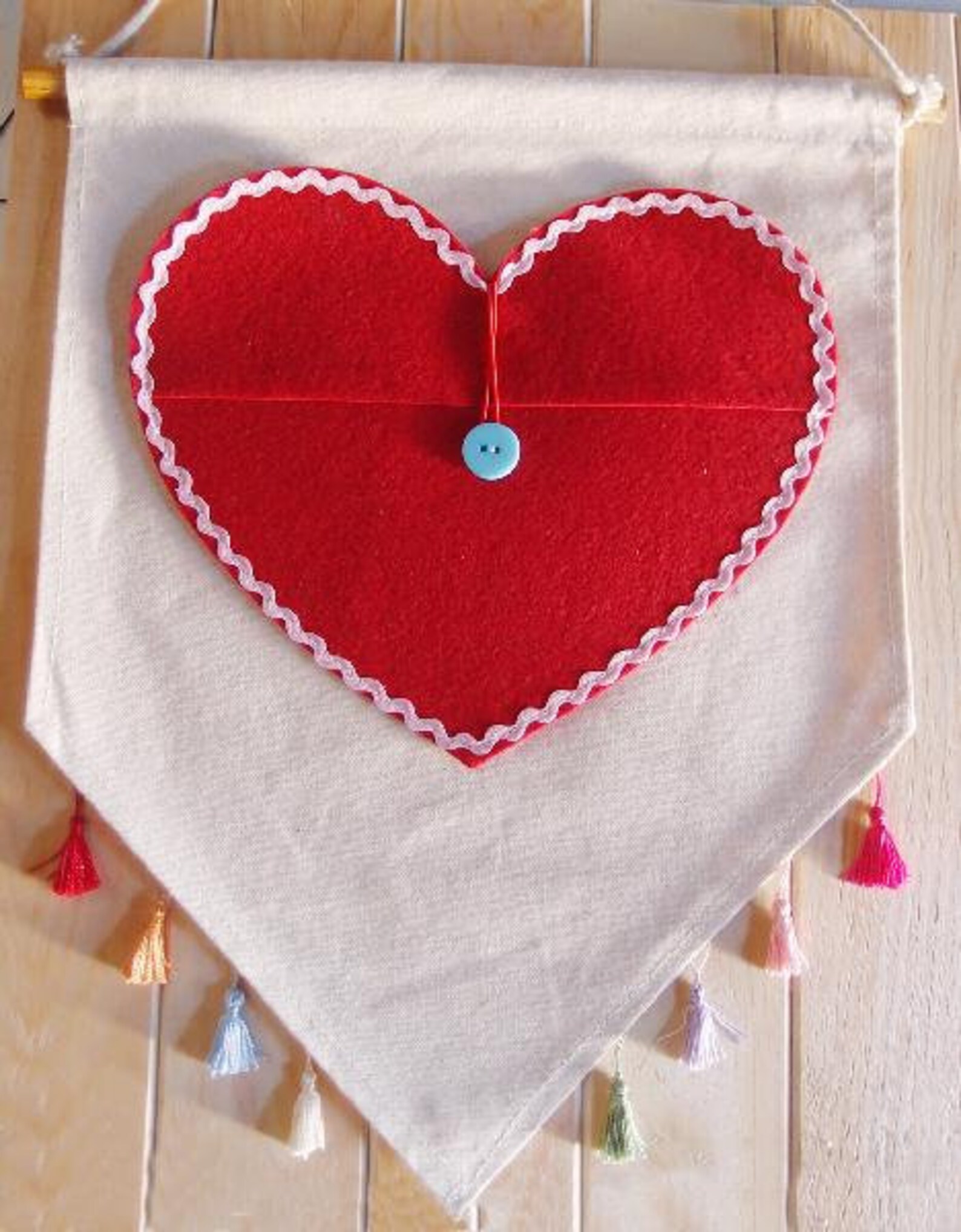 Hanging Wall W/ Wooden Rod and Cord Pennant Banners - 6 PIECES * Free ...