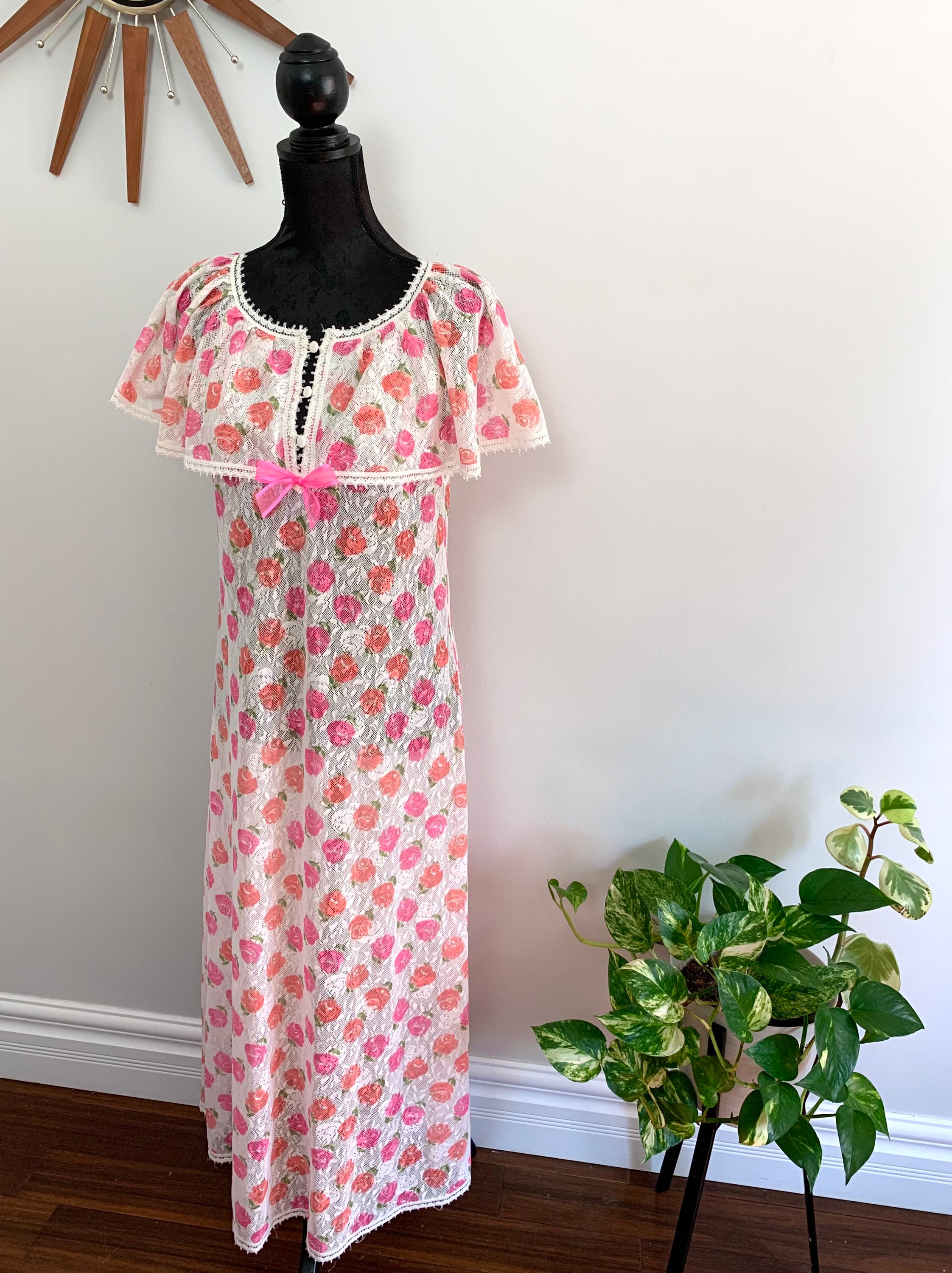 IMOGEN vintage cream lacy nightie peach pink roses print | Etsy