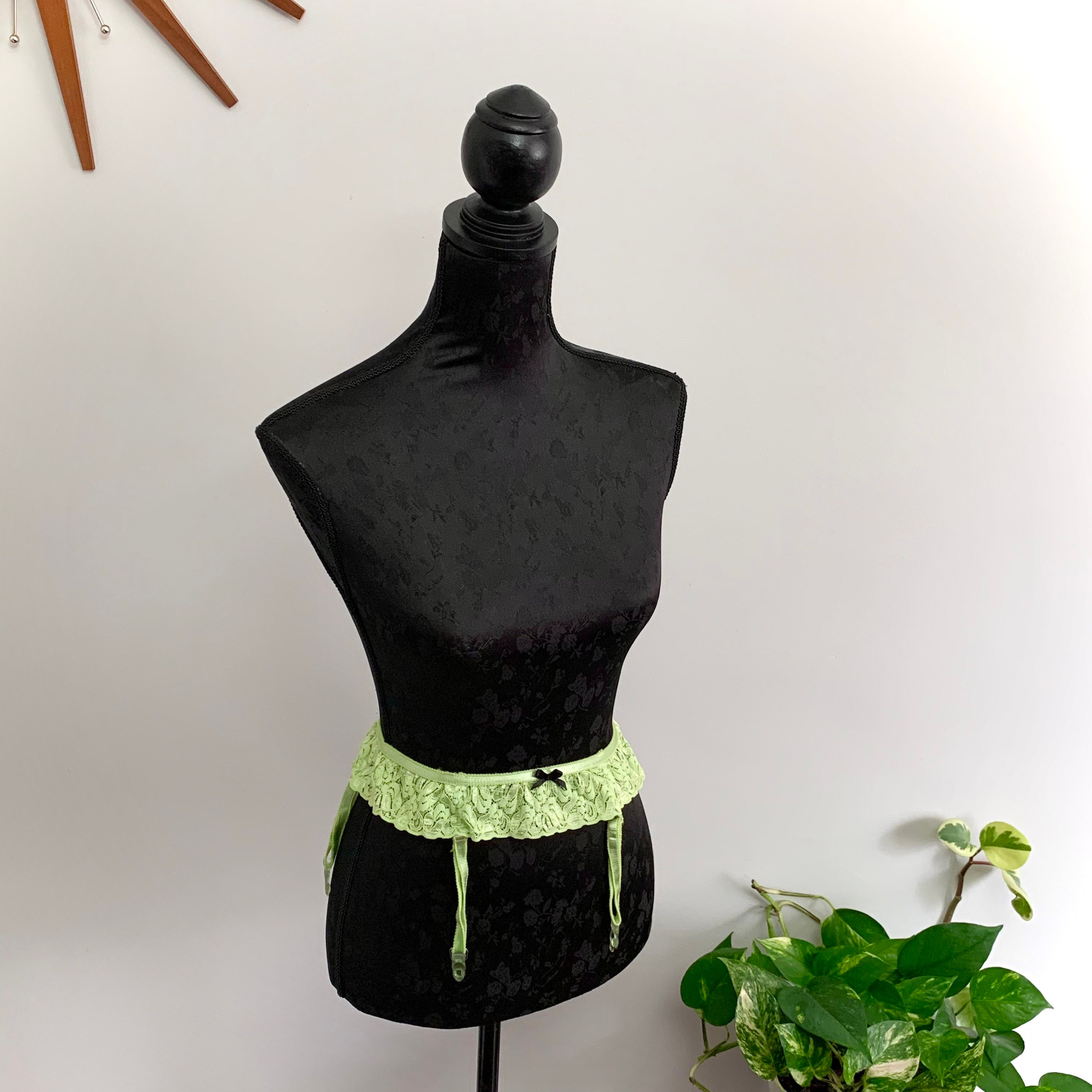EMILY Vintage Green Lace Garter Belt Hand-dyed Chartreuse - Etsy