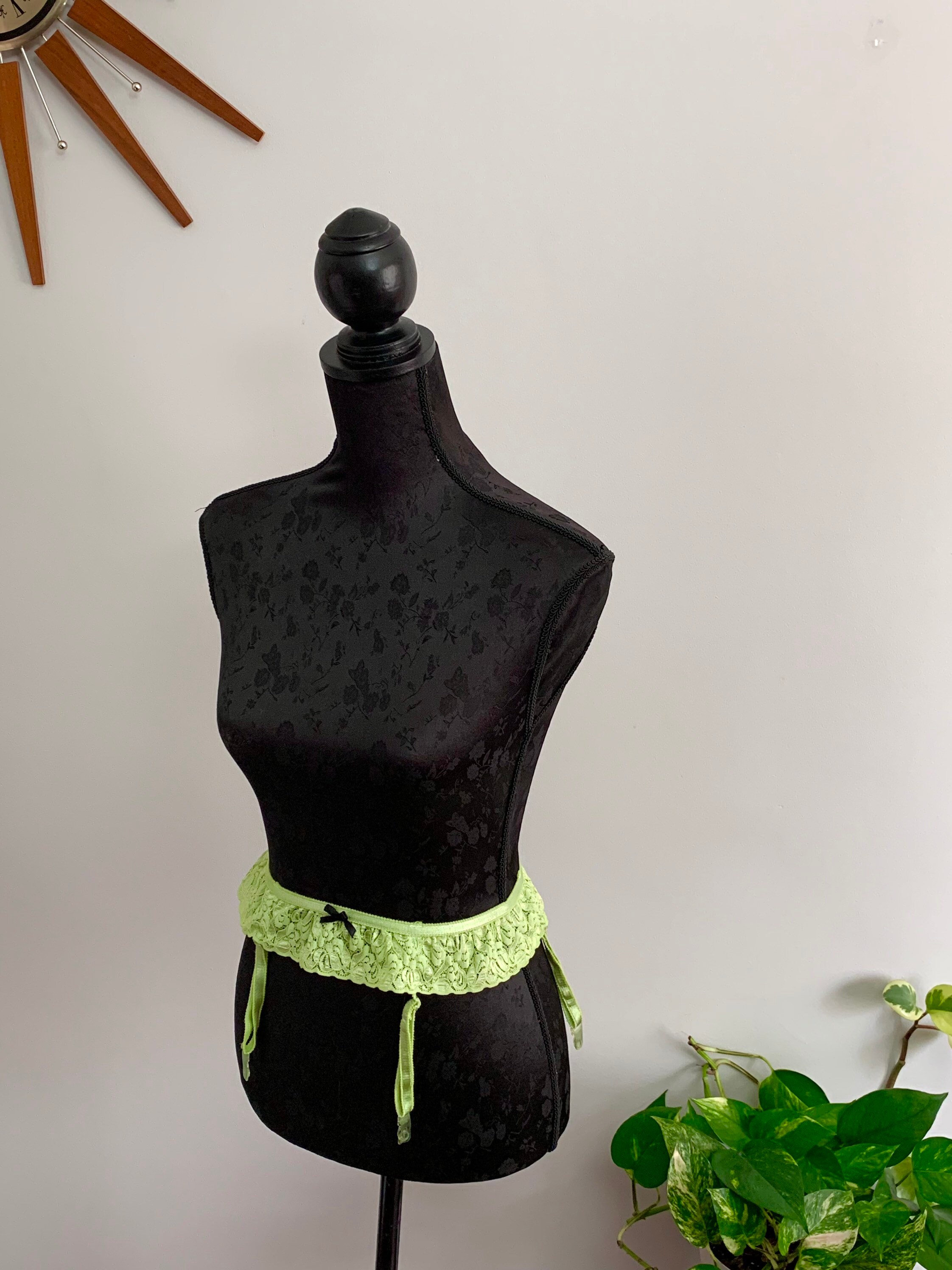 EMILY Vintage Green Lace Garter Belt Hand-dyed Chartreuse - Etsy