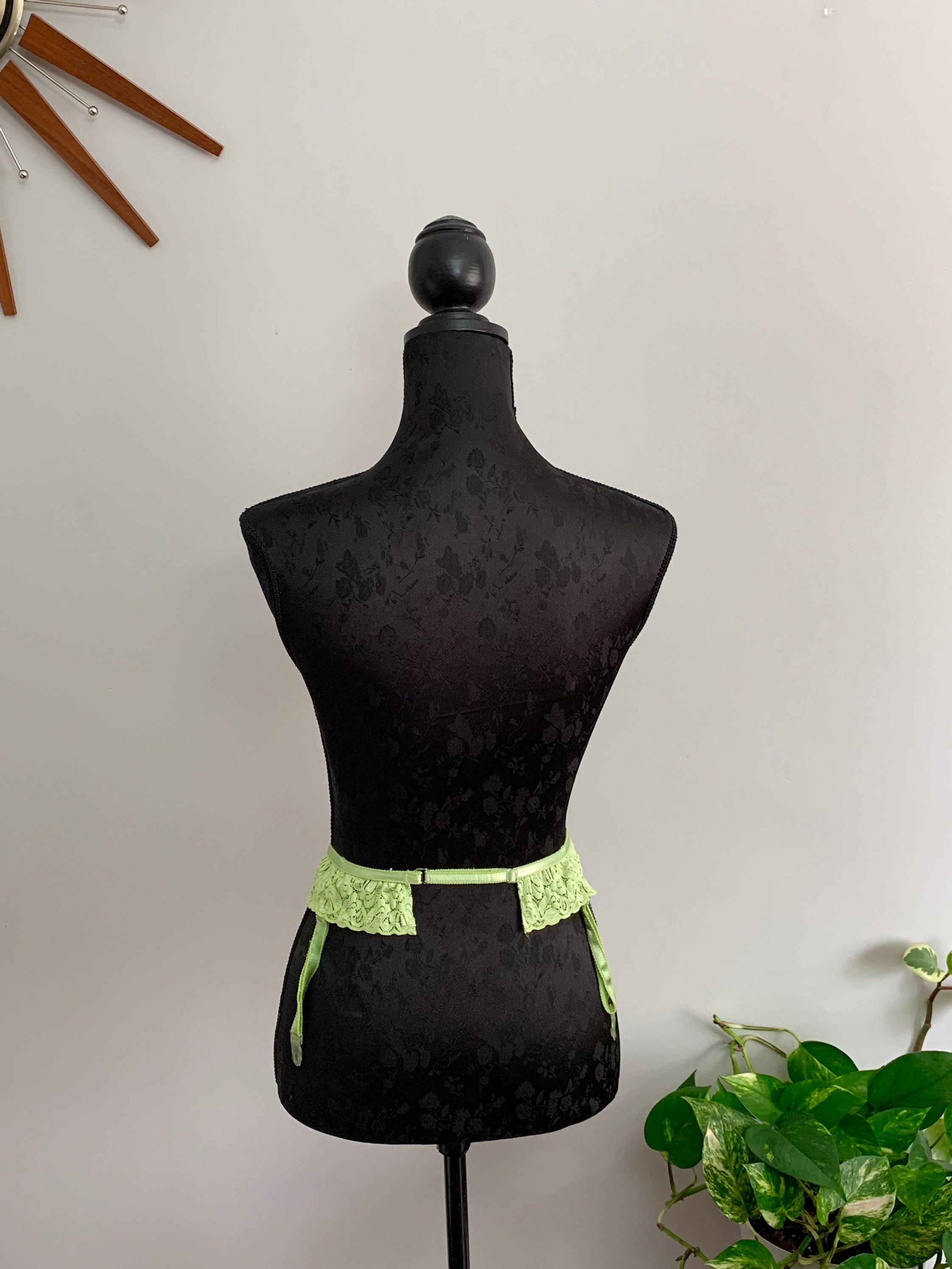 EMILY Vintage Green Lace Garter Belt Hand-dyed Chartreuse - Etsy