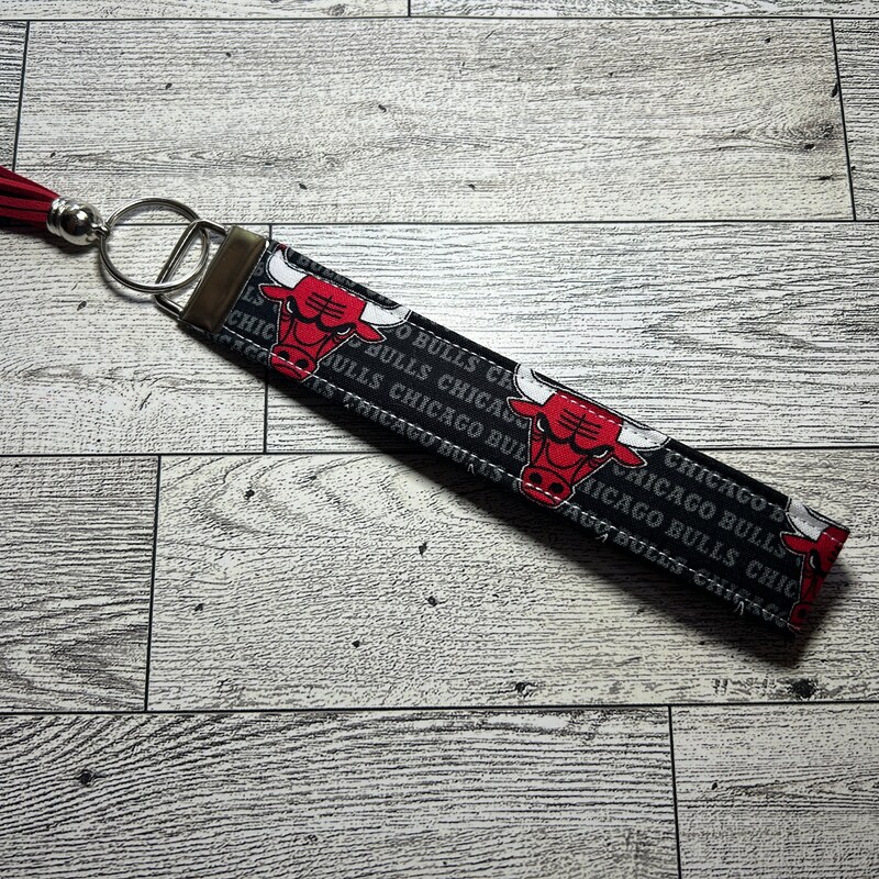 Bull Keychain - Etsy