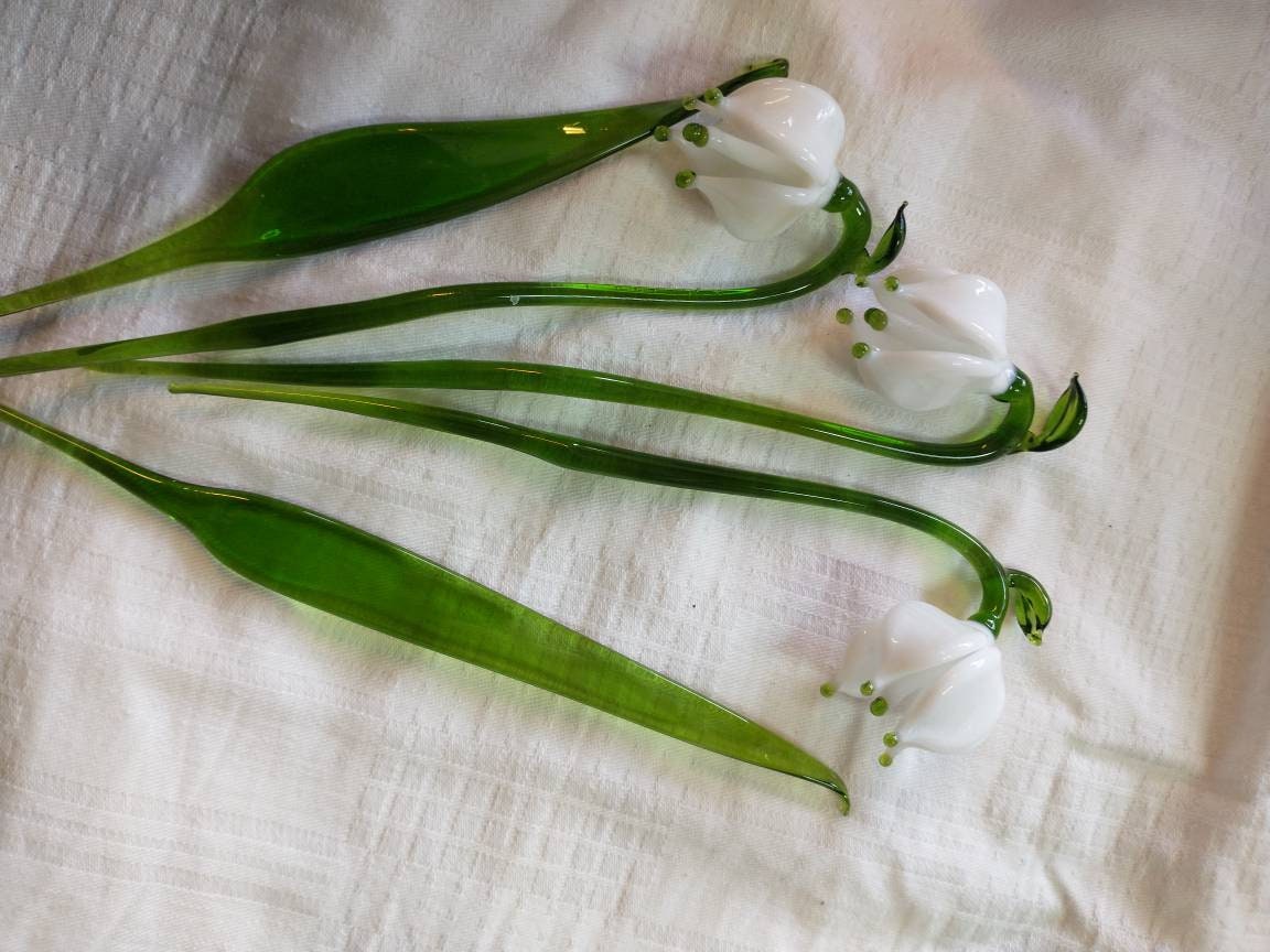 A Beautiful Set of March Cups and Leaves to Put in a Vase or a Flower ...