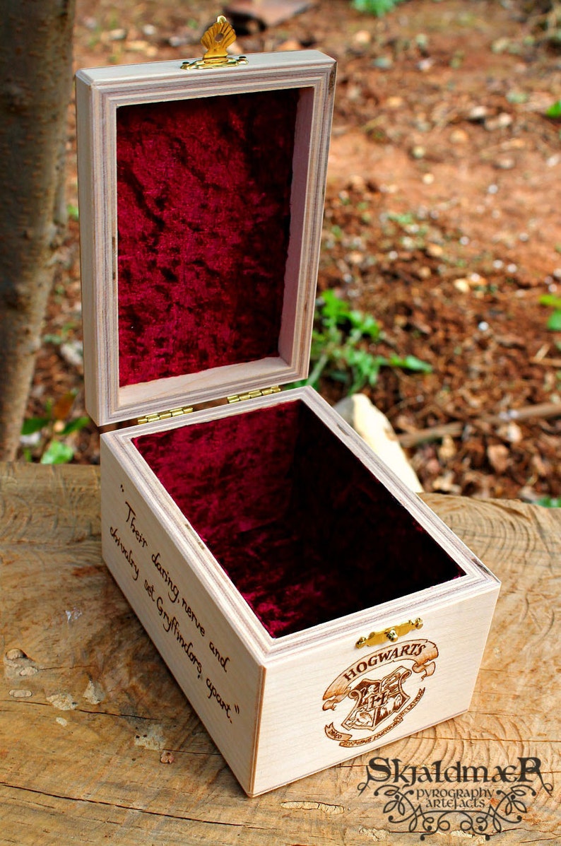 Gryffindor Hogwarts House Crest Harry Potter pyrography box | Etsy