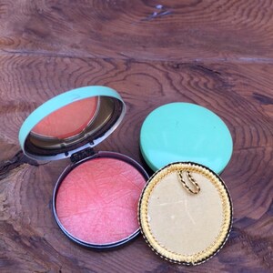 Vintage Rouge Compact (1) - Etsy Canada