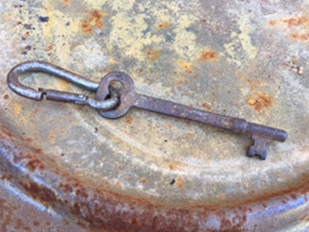 Vintage Rusty Skeleton Keychain - Etsy