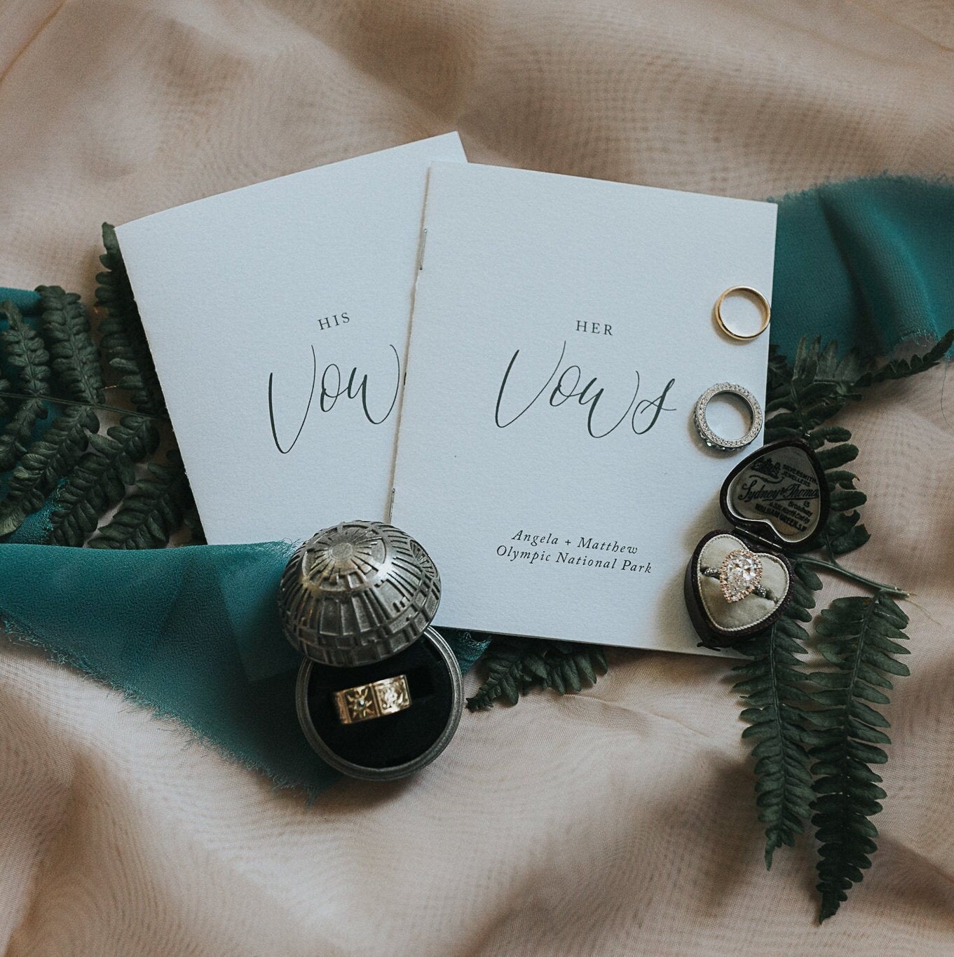 Vow Books Set of 2 //calligraphy Vow Book // Personalized Vow - Etsy