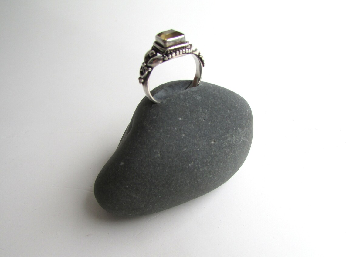 Stone Ring Holder Coastal Ring Display Jewelry Organisation | Etsy