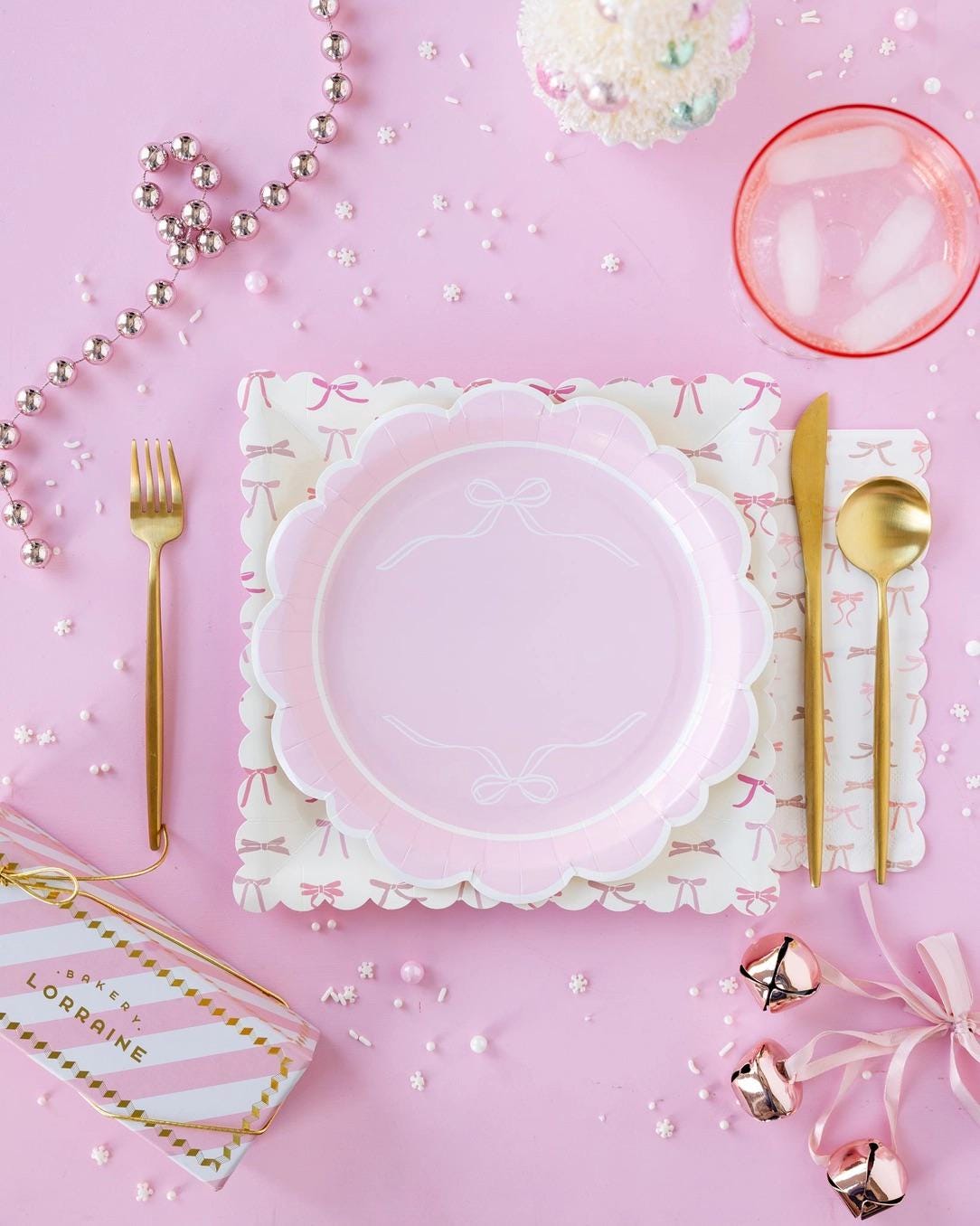 Round Pink Bows Paper Lunch Plates – Scalloped Bow Plates, Baby Shower ...
