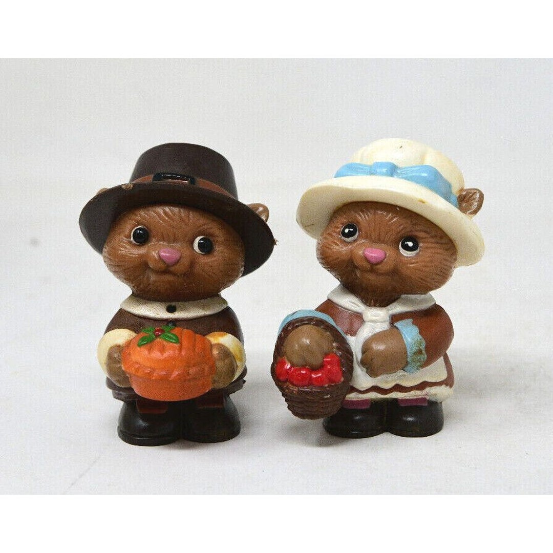 Vintage Plastic Thanksgiving Pilgrim Squirrels Salt and Pepper Shakers ...