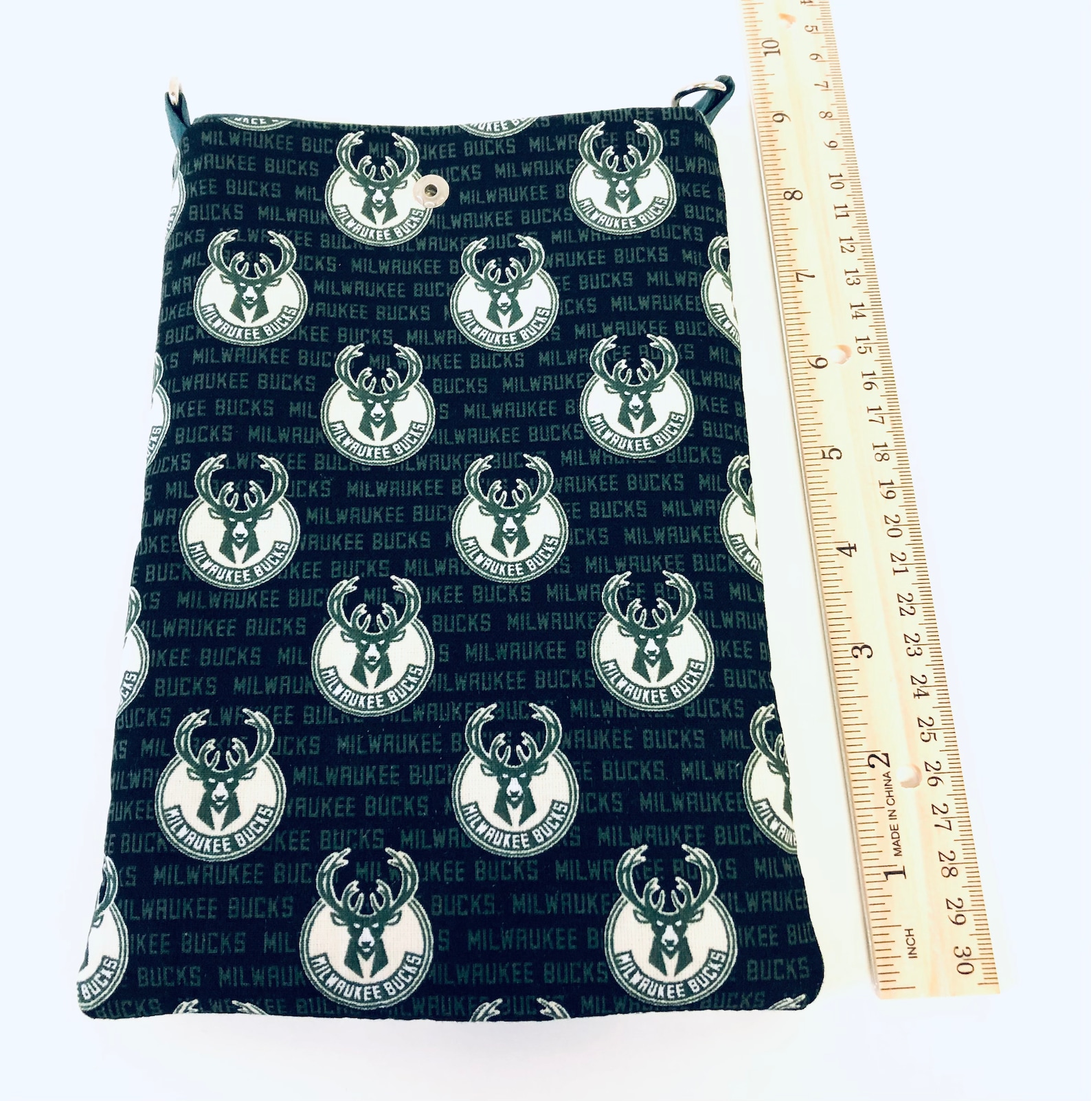 Milwaukee Bucks Crossbody Smartphone Pouch Made With Licensed Milwaukee ...