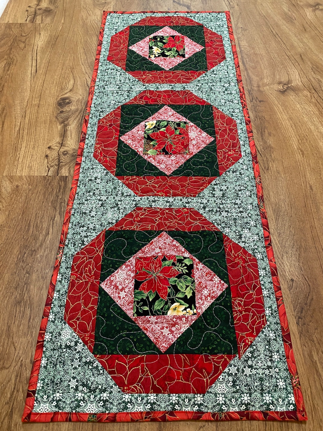Christmas Poinsettia Quilted Table Runner - Etsy