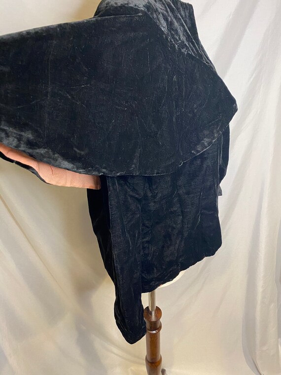 1930s silk velvet theater jacket with attached capele… - Gem