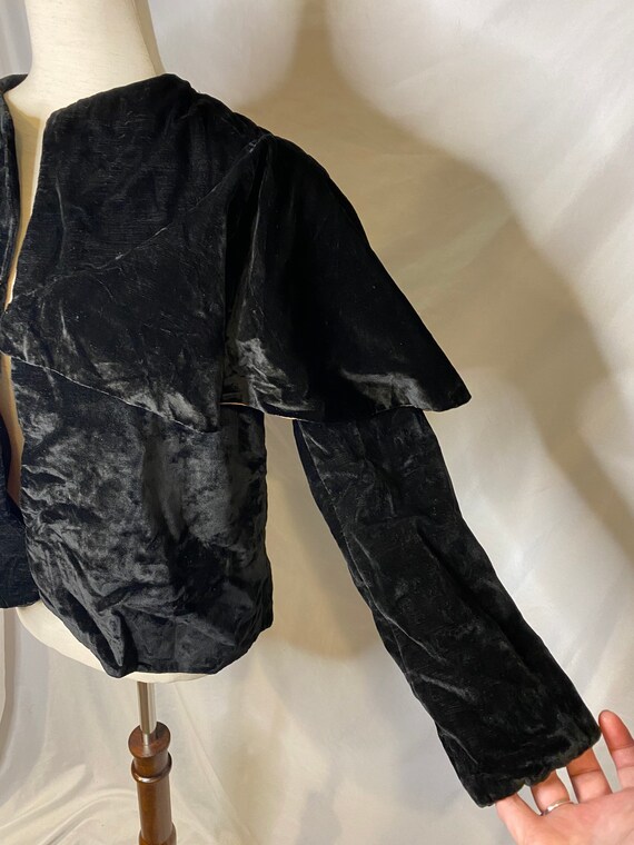 1930s silk velvet theater jacket with attached capele… - Gem