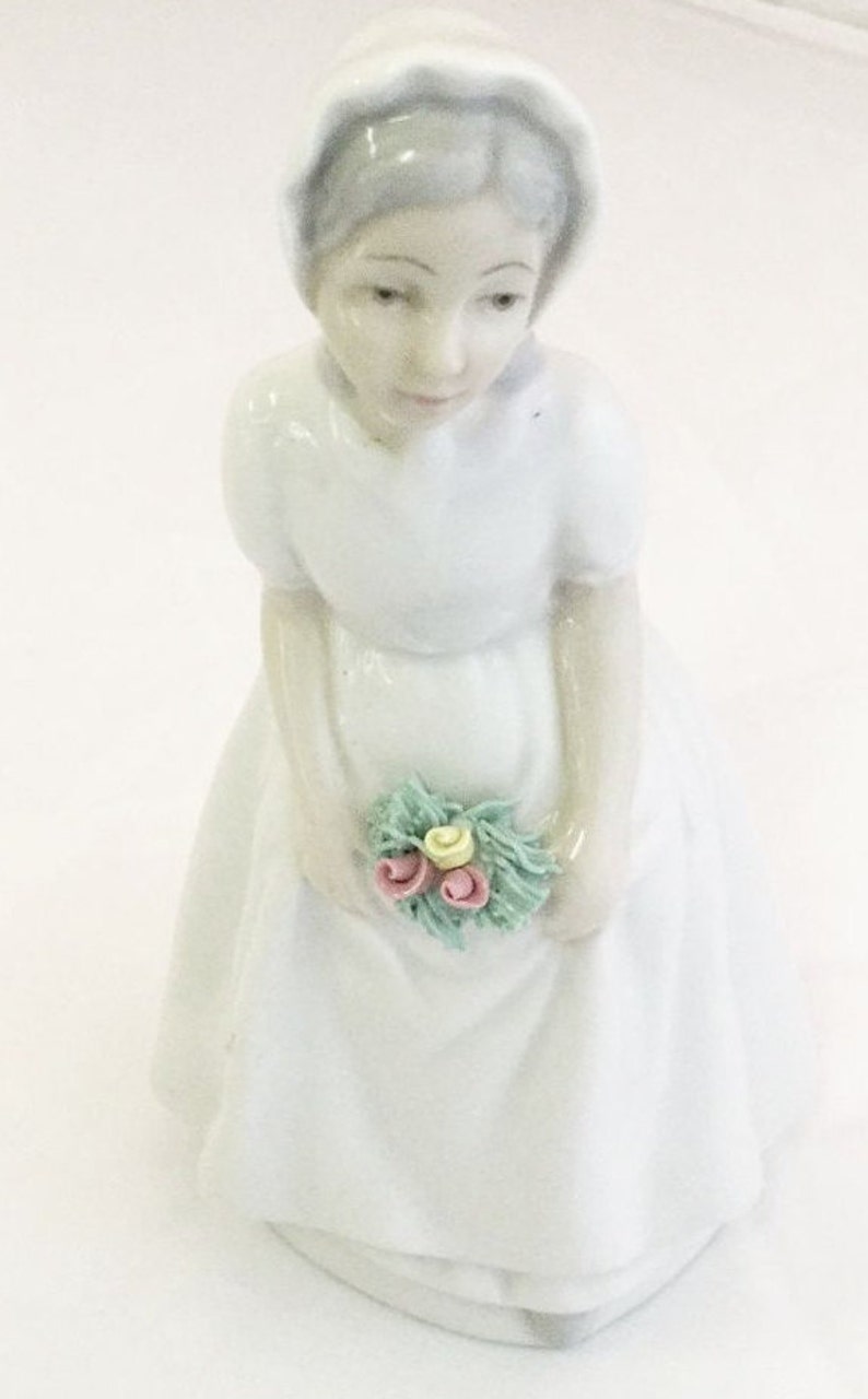 Porceval Spanish Porcelain Girl in a Bonnet With Roses Villamarchante ...