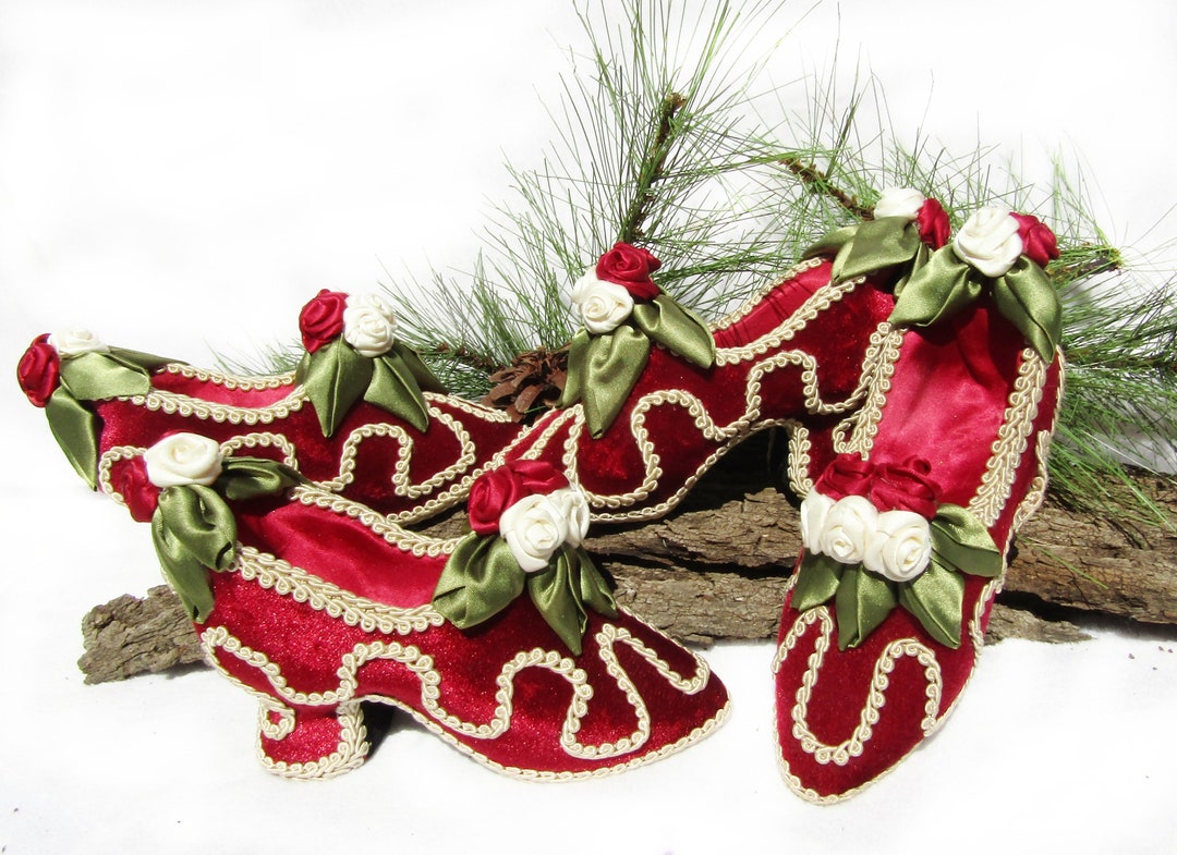Vintage Shoe Décor red Elf Shoe vintage Red Shoe, Display Prop, Braid ...