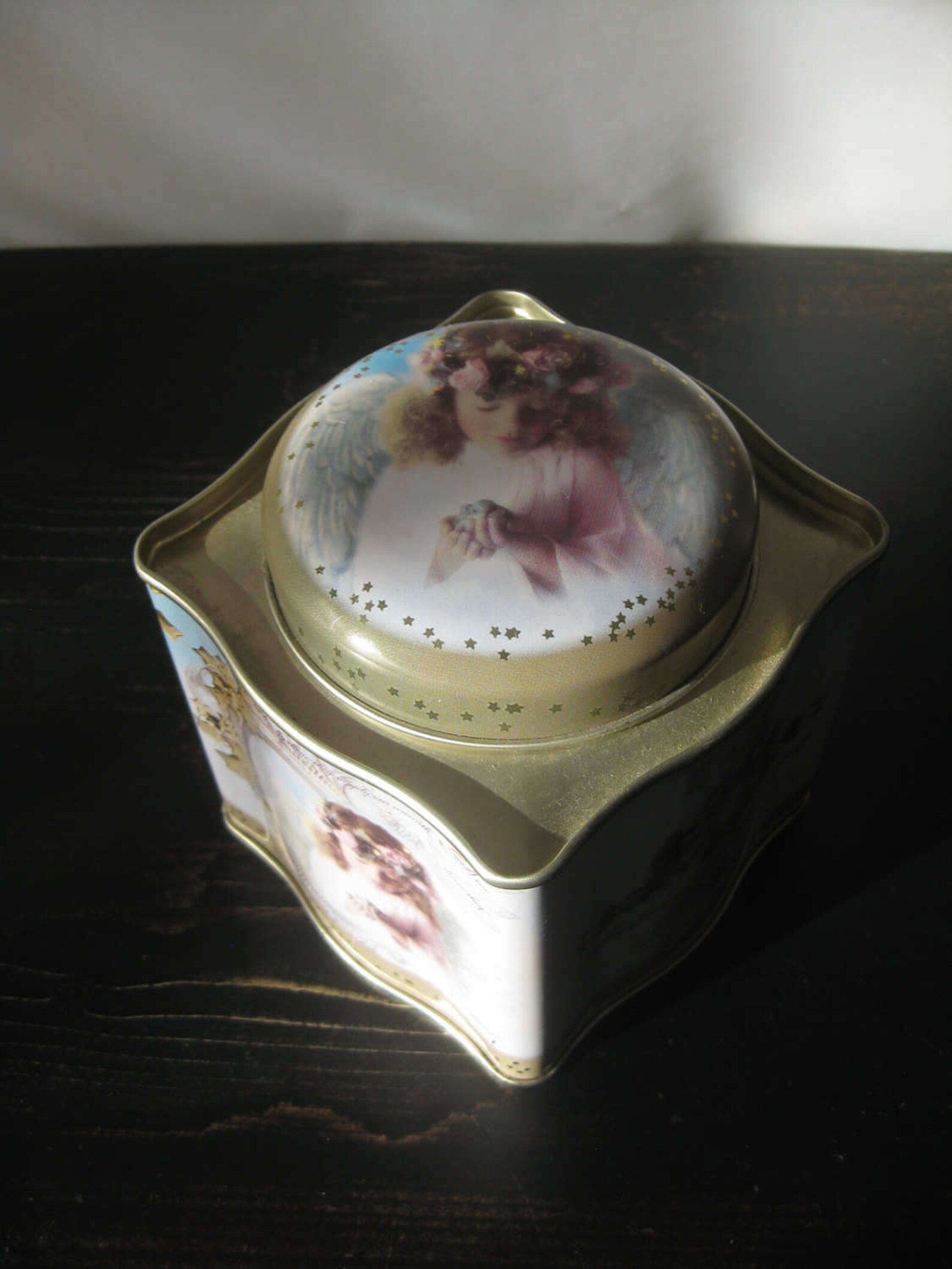 Angel Friendship Theme Storage Tin / Scalloped-shaped Angel Tin ...