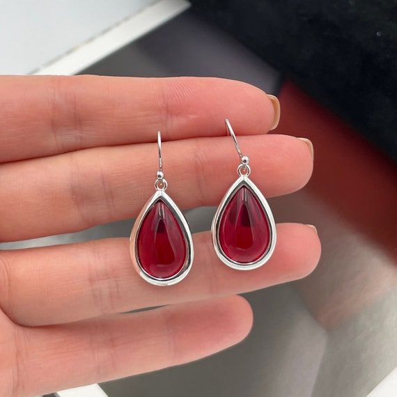 Stunning Vintage Ruby Red Teardrop Earrings - munimoro.gob.pe