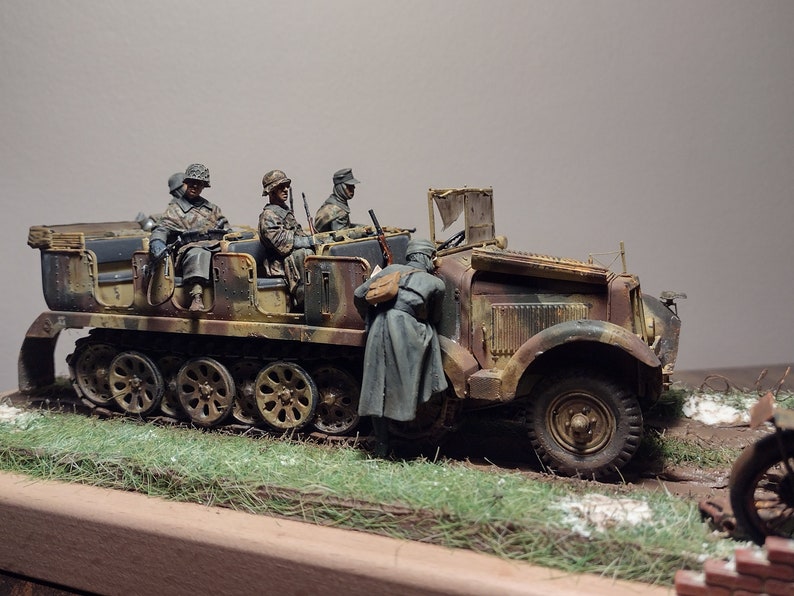 Kaputt 1/35 Scale German Sd.kfz.6 Half Track With Figures - Etsy