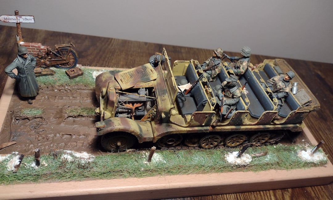 Kaputt 1/35 Scale German Sd.kfz.6 Half Track With Figures - Etsy