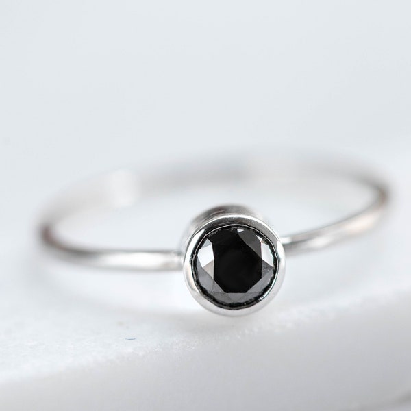 Black Solitaire Ring - Etsy