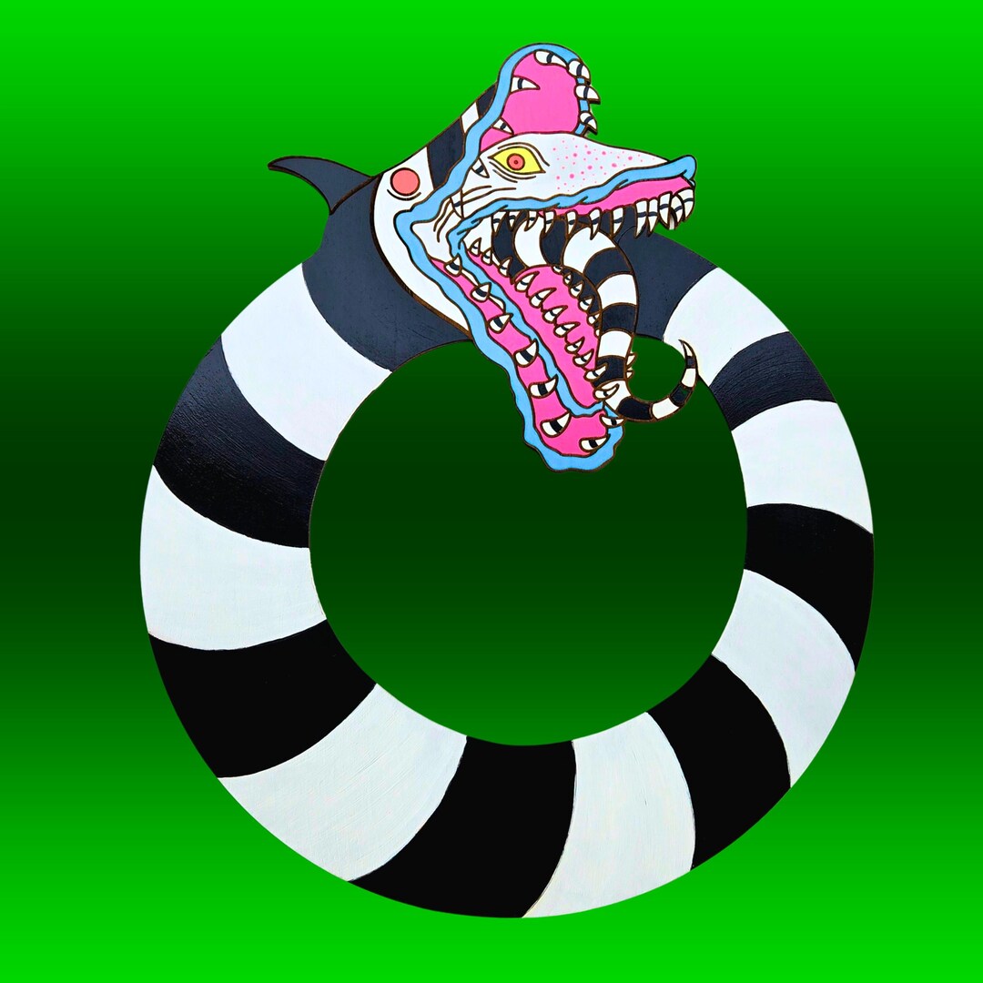 Beetlejuice Sandworm Wreath, 22'' X 18'' X 1/4'' Wood Wreath, Black ...