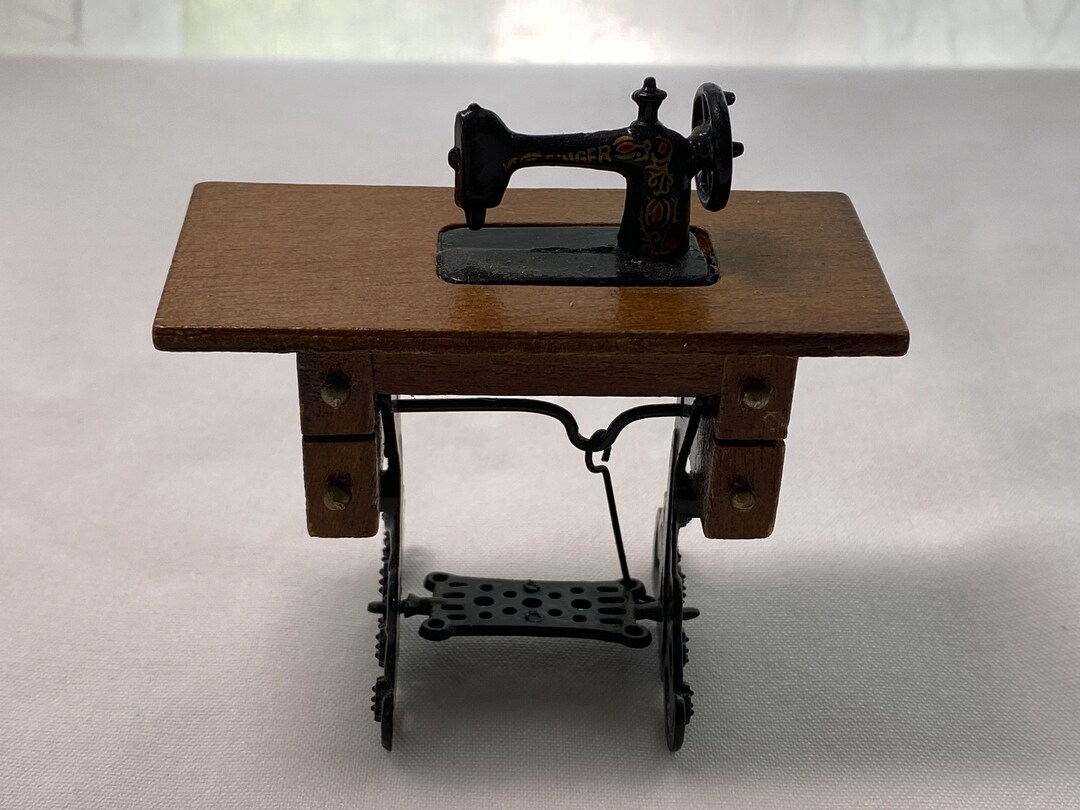 Dollhouse Miniature Sewing Machine ~ Vintage ~ Crafting ~ Sewing ...