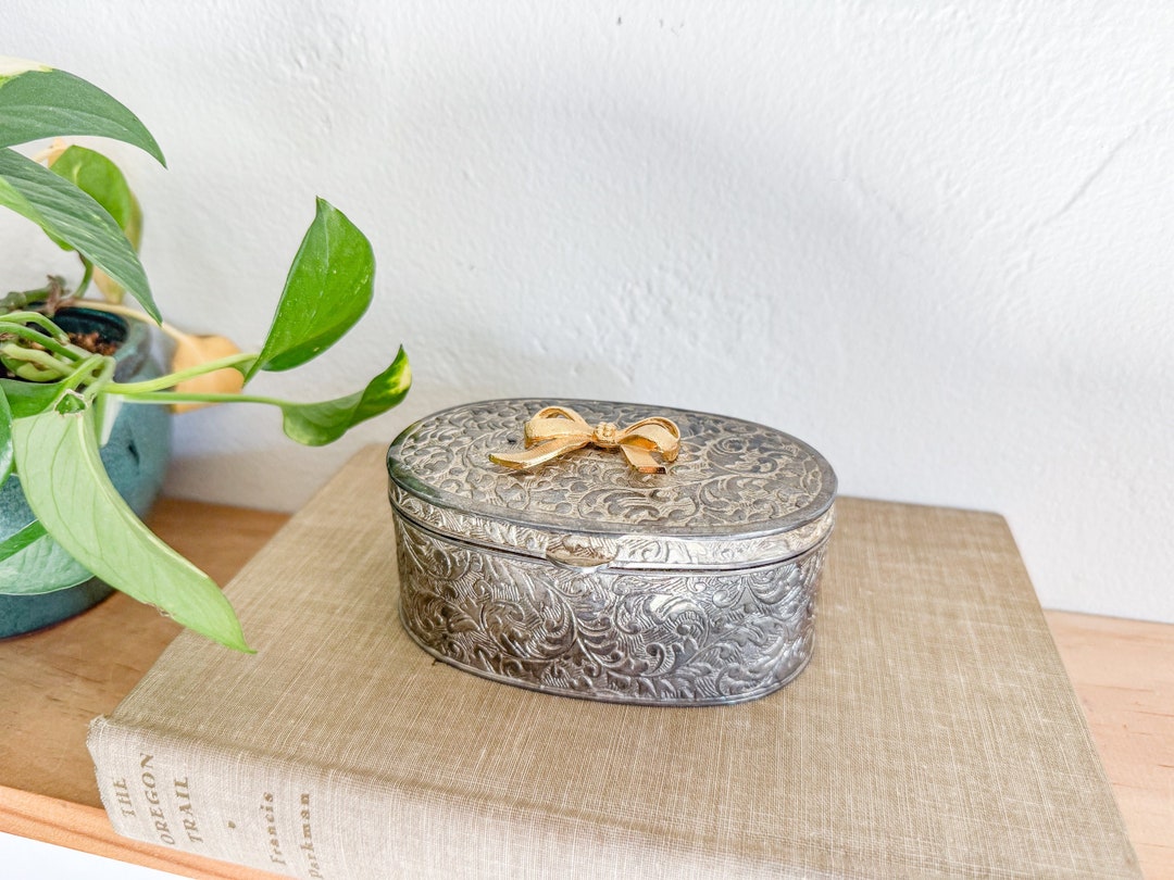 Silver Plated Victorian Style Jewelry Box With Gold Bow – Vintage Oval ...