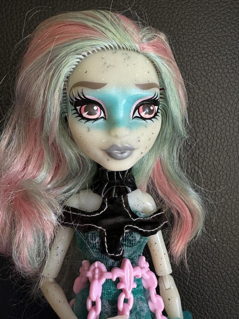 G1 Vintage Monster High Dolls. Rochelle Goyle Dolls. Haunted Rochelle ...