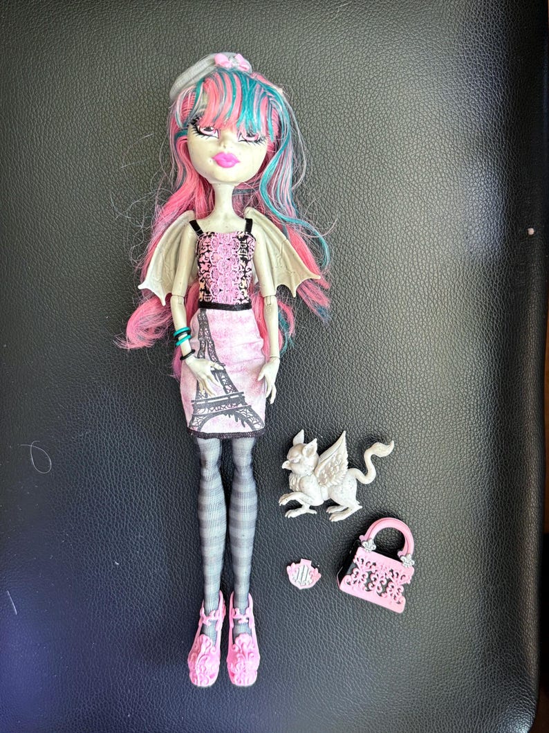 G1 Vintage Monster High Dolls. Rochelle Goyle Dolls. Haunted Rochelle ...