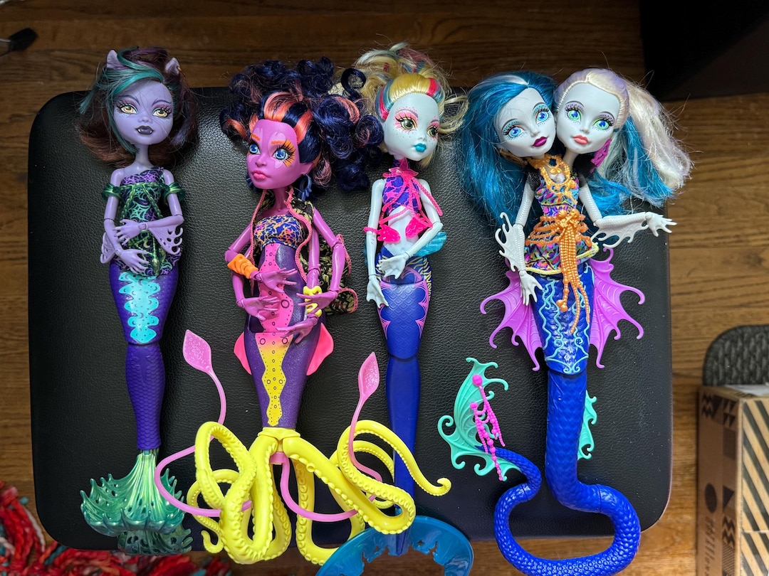 G1 Vintage Monster High Dolls. Great Scarrier Reef Dolls. Clawdeen ...