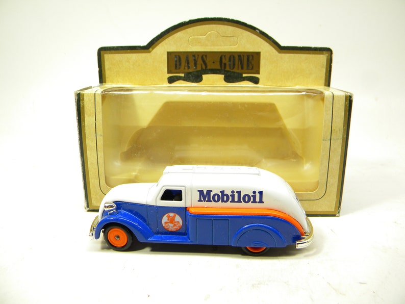 Lledo Days Gone 1939 Dodge Streamliner Mobiloil Delivery Truck Die-cast ...