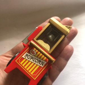 Acme Popcorn Maker Refrigerator Magnet Dollhouse, SOUND Magnet 2000 ...