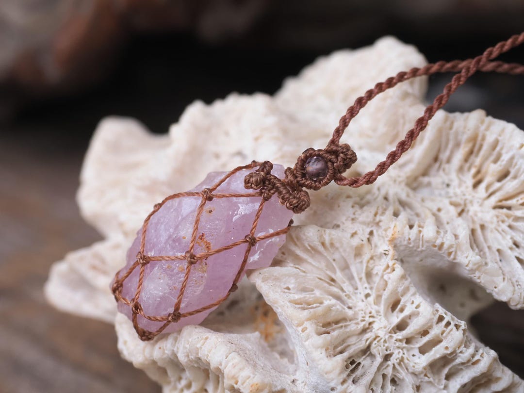 Raw Kunzite Stone Macrame Necklace Pendants,bohemian Macrame Handmade ...