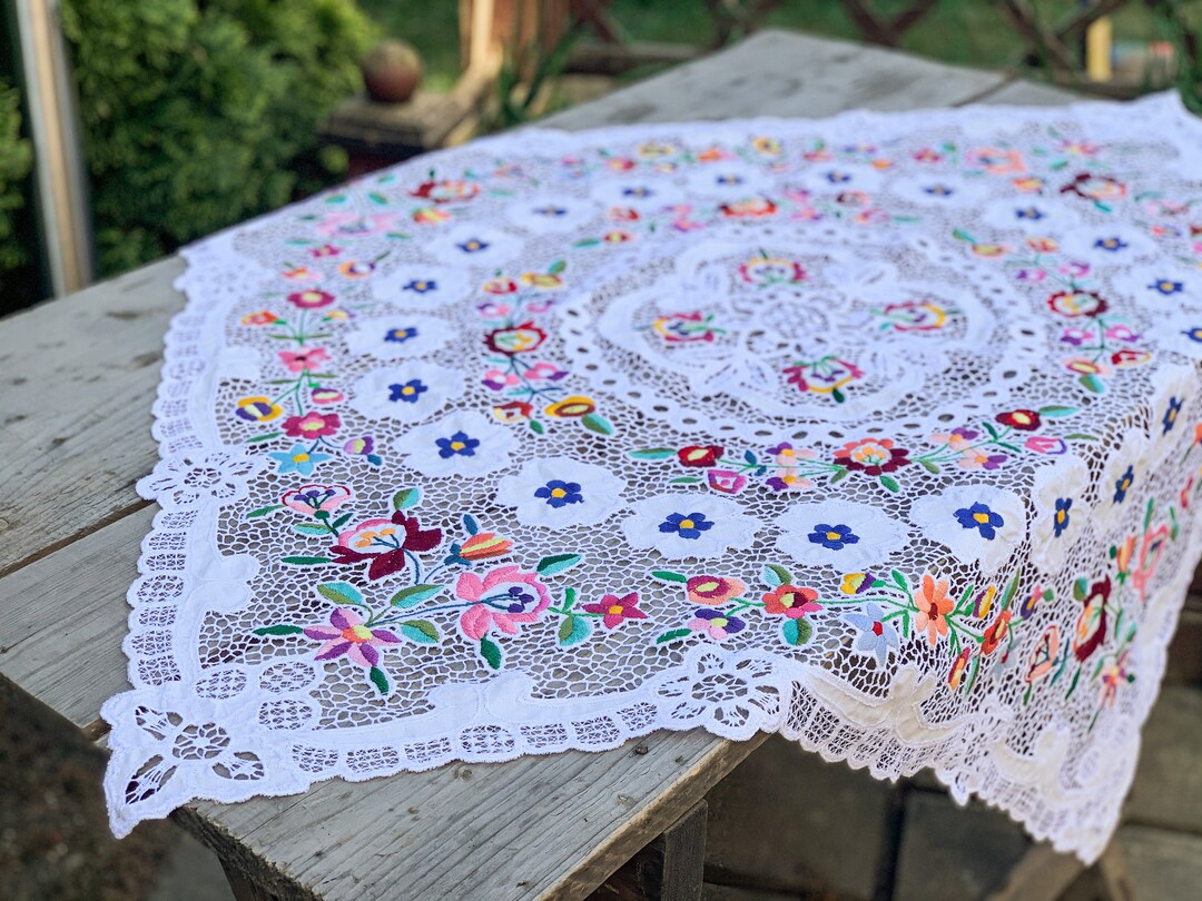 Traditional Hungarian Matyo Hand Embroidered Kalocsai Richelieu Table ...