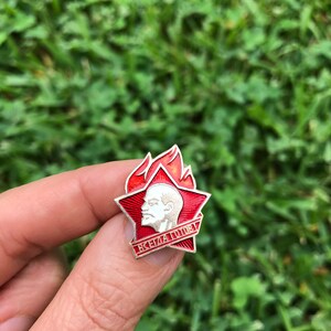 Lenin Pin Vintage Russian Soviet Pioneer Pin Socialist Leader Lenin ...