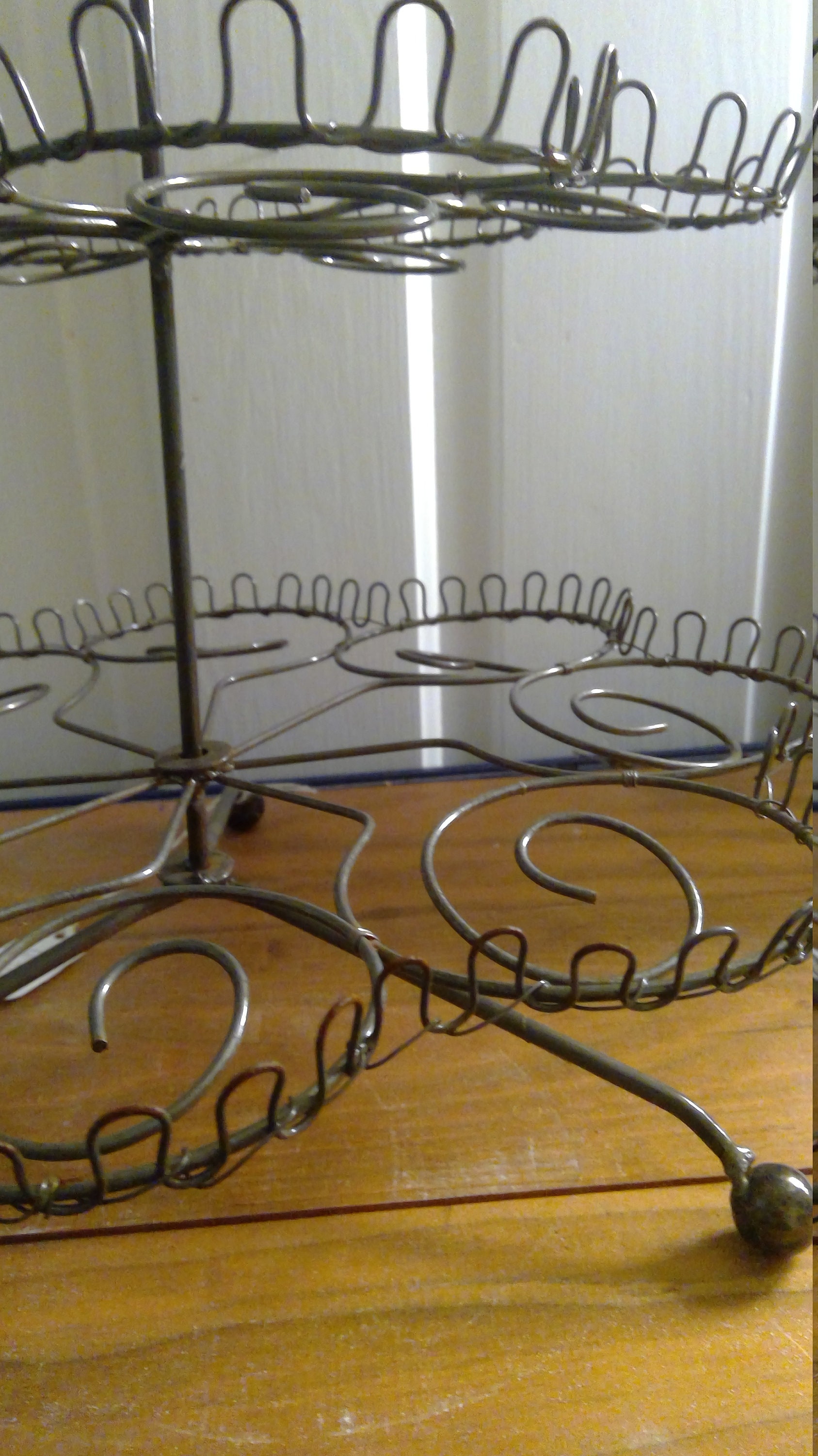 Fancy Metal Wire Cupcake Stand for Celebrations, Parties and Gatherings ...