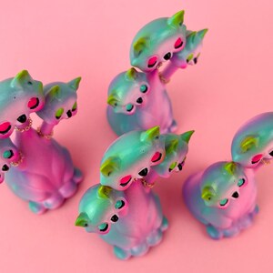 Kitschy Anthropomorphic 3 Headed Cat - Hand Painted Resin Figurine ...