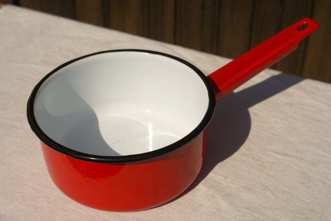 Vintage Red Enamelware Saucepan Campervan Kitchenware - Vintage French ...