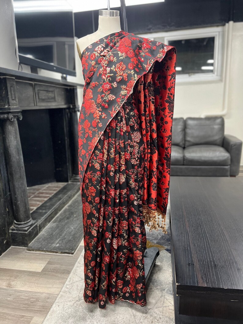Crimson Red Roses and Metallic Gold Detailing on Brocaded - Etsy