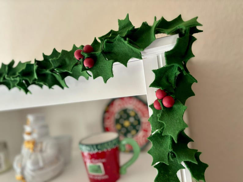 Felt Holly Leaf Christmas Garland: Farmhouse Holiday Decor - Etsy
