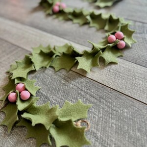 Felt Holly Leaf Christmas Garland: Farmhouse Holiday Decor - Etsy