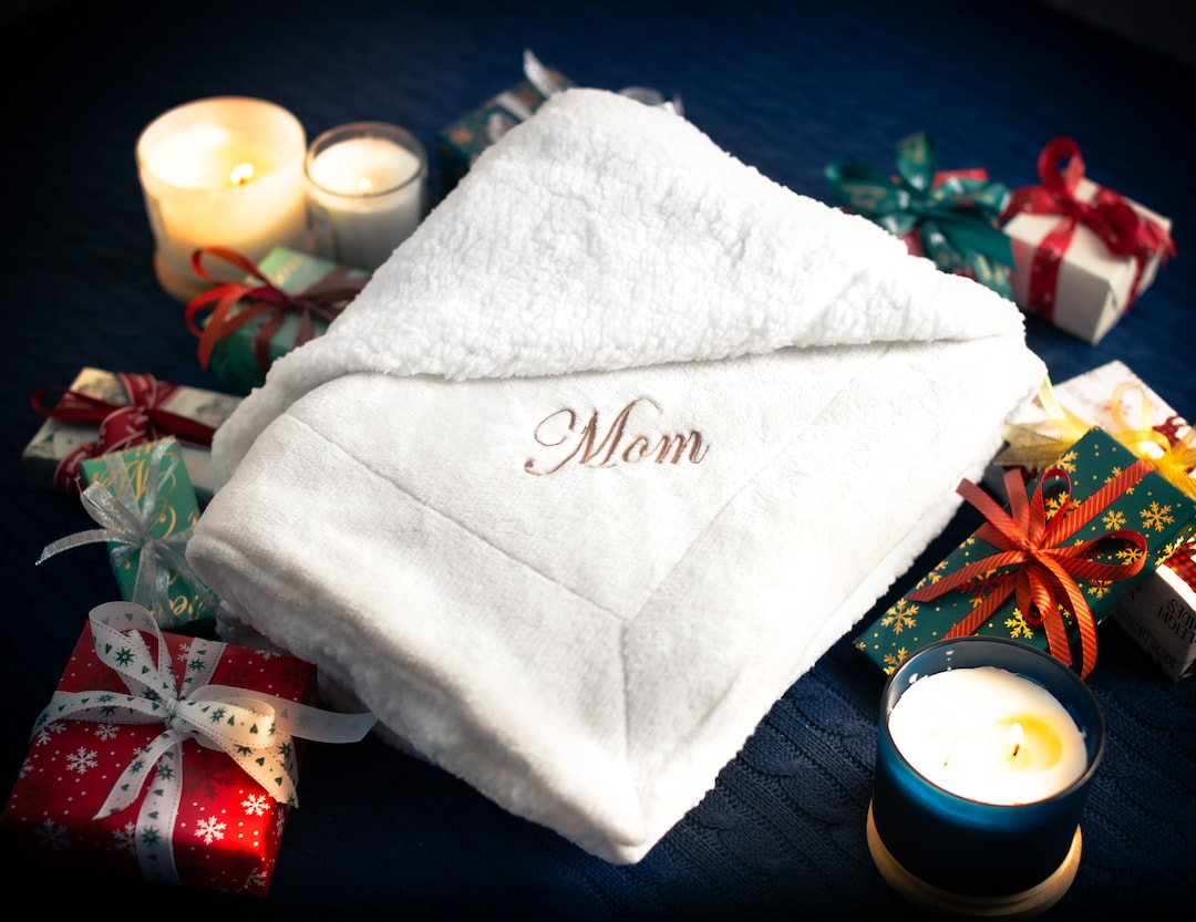 Personalized Fleece Blanket Gift for Mom, Monogrammed Sherpa Fleece ...