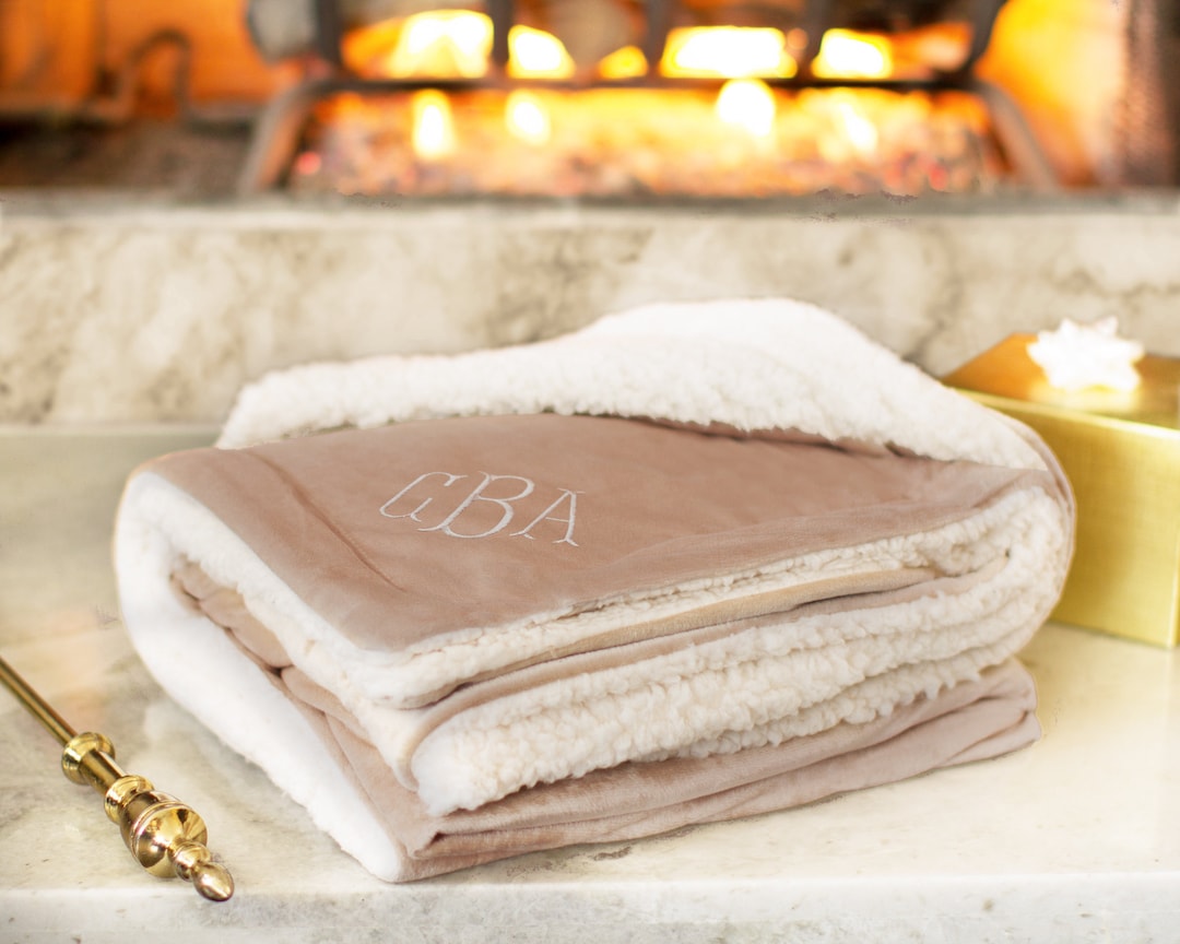 Monogrammed Fleece Blanket, Personalized Sherpa Fleece Blanket Present ...