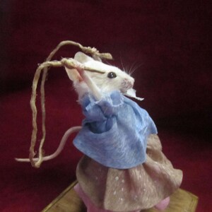 Taxidermy Rat Rope Player Taxidermy Anthropomorphic Curiosity Oditties - Etsy