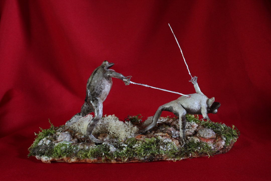 Taxidermy Frog Duel Toad Taxidermy Sword Curiosity Oditties - Etsy
