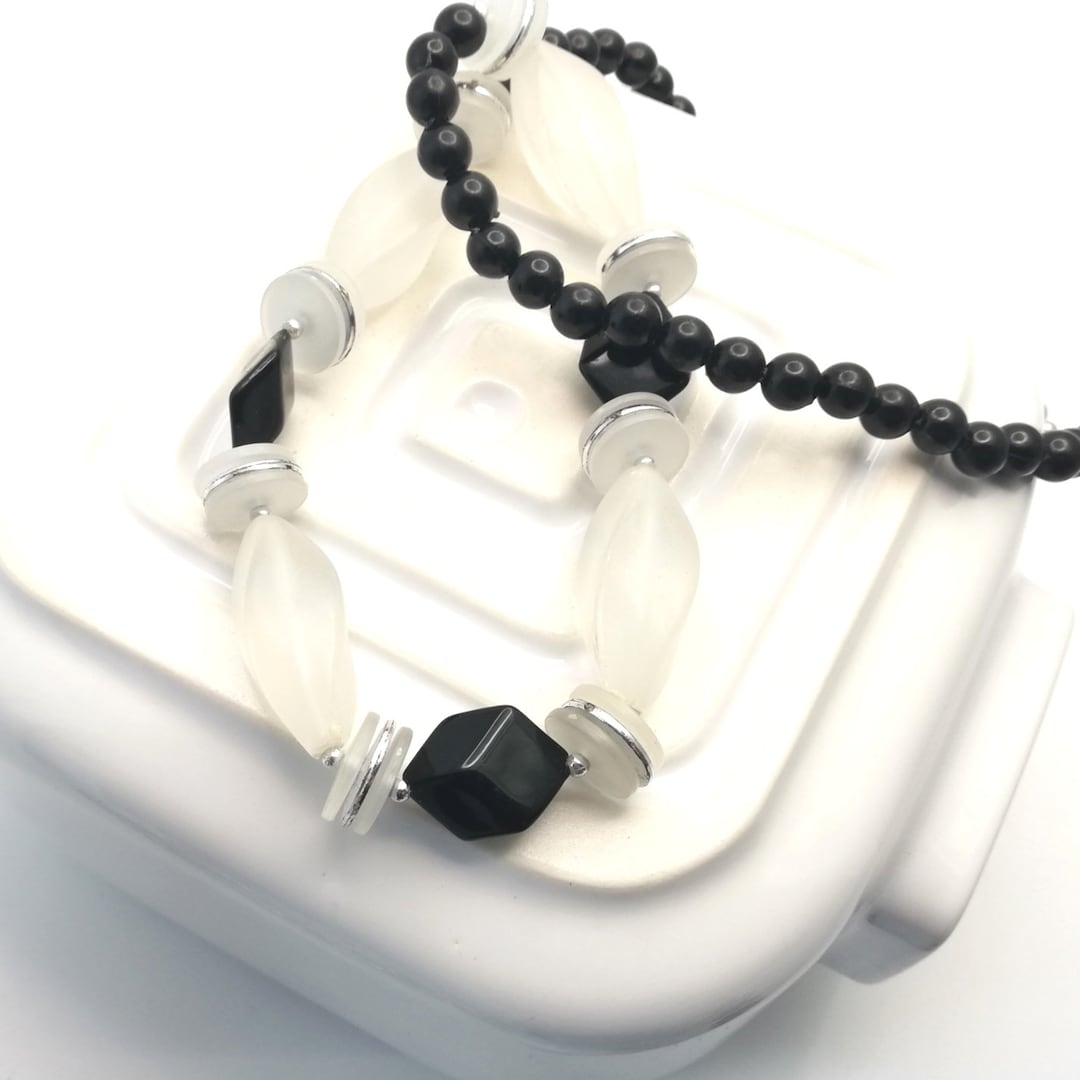 Vintage Chunky Plastic Bead Necklace Two Tone Mod Jewellery Black and ...