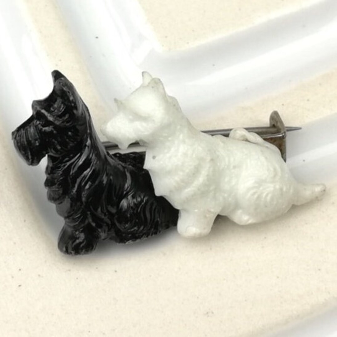 Petite broche pour chien Scottie noir et blanc bijoux en plastique ...