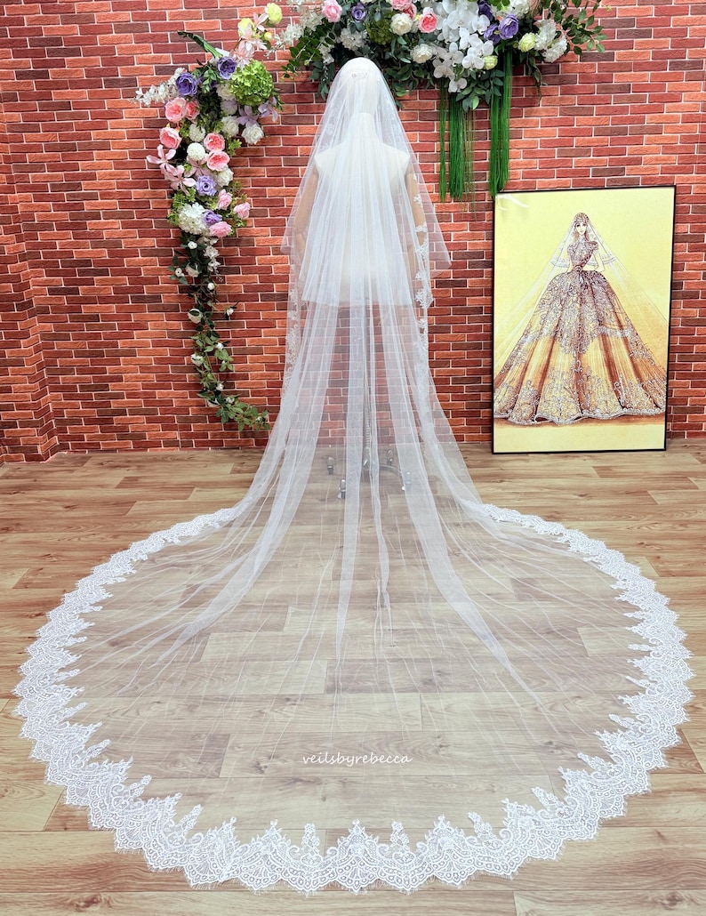 Chantilly Lace Cathedral Wedding Veil, Spanish Mantilla Style ...