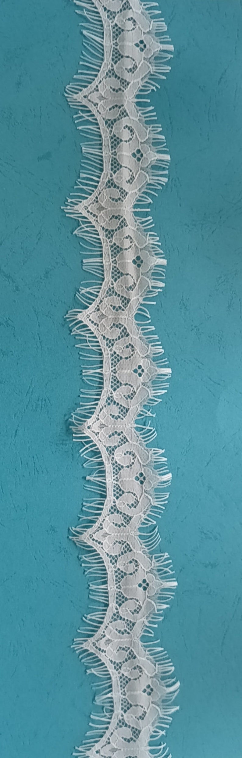 Scalloped Slim Chantilly Lace Cathedral Veil V622- Partial Lace ...